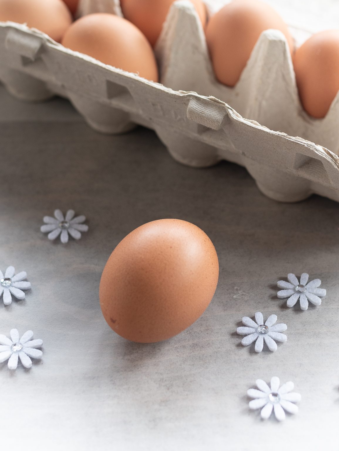 How To Decorate Easter Eggs with Rhinestones, Pearls & Flowers - It All Started With Paint